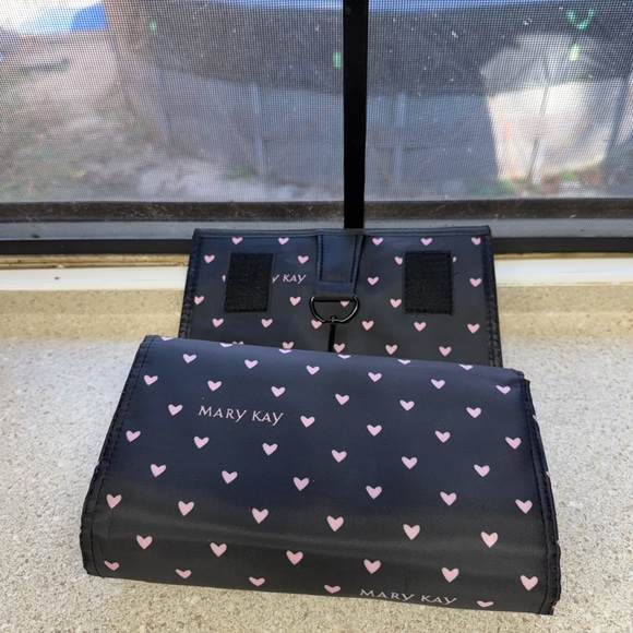 Mary Kay | Bags | Mary Kay Black Makeup Bag With Pink Hearts | Poshmark